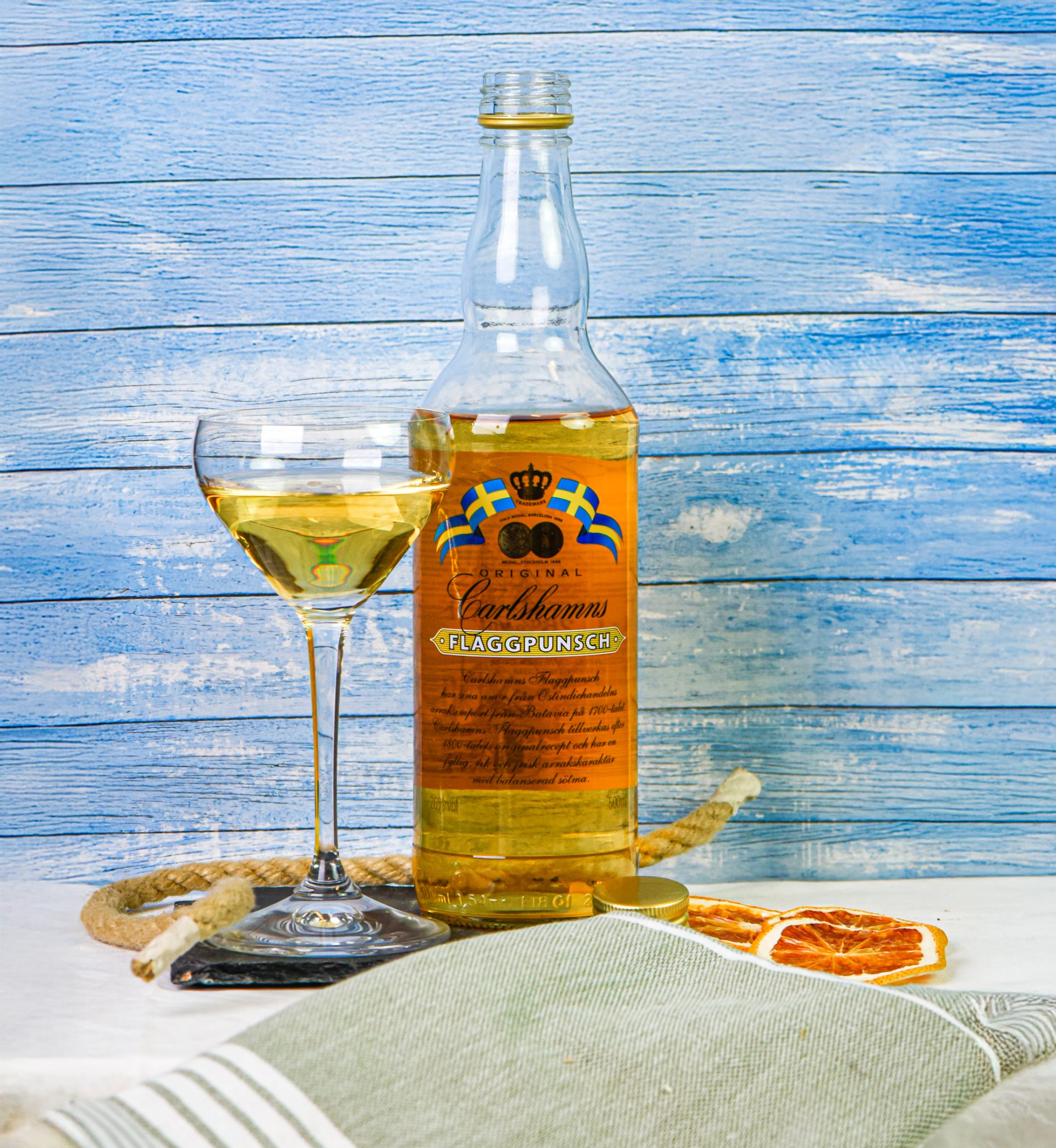 Carlshamns Flaggpunsch – en stolt och njutbar klassiker - Vinmagasinet ...